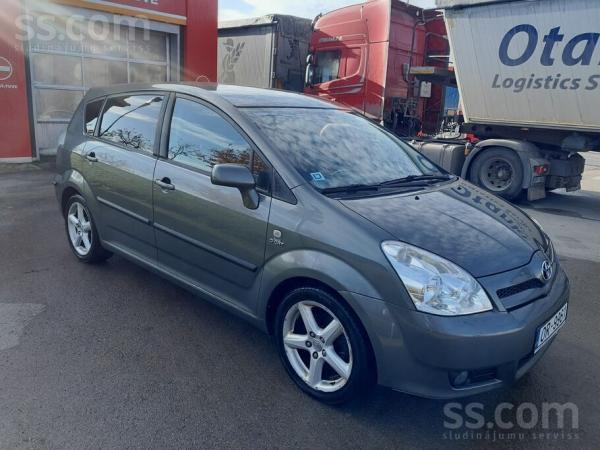 Pelēks Toyota Corolla Verso 2006 Saldus, ar dzinēja tilpumu 2.20 L un nobraukumu 375 tūkst. km par 890 €, foto 3 vietnē AUTOMOTO.COM.LV