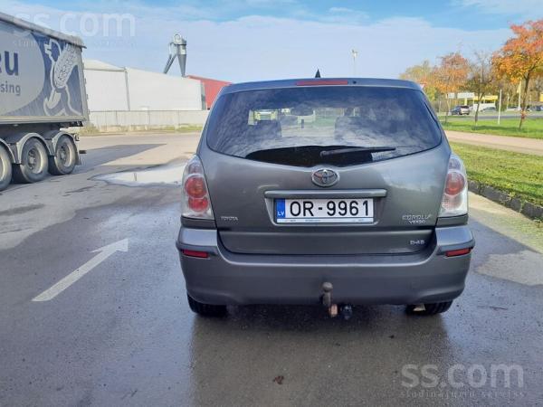 Pelēks Toyota Corolla Verso 2006 Saldus, ar dzinēja tilpumu 2.20 L un nobraukumu 375 tūkst. km par 890 €, foto 5 vietnē AUTOMOTO.COM.LV