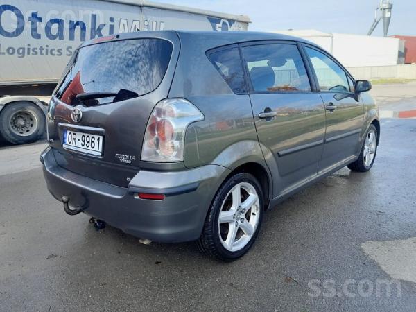 Pelēks Toyota Corolla Verso 2006 Saldus, ar dzinēja tilpumu 2.20 L un nobraukumu 375 tūkst. km par 890 €, foto 6 vietnē AUTOMOTO.COM.LV