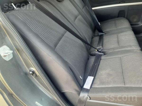Pelēks Toyota Corolla Verso 2006 Saldus, ar dzinēja tilpumu 2.20 L un nobraukumu 375 tūkst. km par 890 €, foto 7 vietnē AUTOMOTO.COM.LV