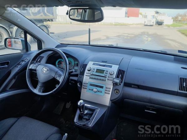 Pelēks Toyota Corolla Verso 2006 Saldus, ar dzinēja tilpumu 2.20 L un nobraukumu 375 tūkst. km par 890 €, foto 8 vietnē AUTOMOTO.COM.LV