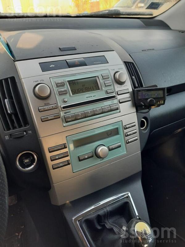 Pelēks Toyota Corolla Verso 2006 Saldus, ar dzinēja tilpumu 2.20 L un nobraukumu 375 tūkst. km par 890 €, foto 10 vietnē AUTOMOTO.COM.LV
