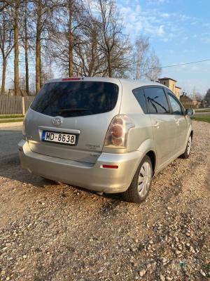 Grey Toyota Corolla Verso 2007 in Riga, with an engine capacity of 2.20 L and mileage of 265 thousand km for 1400 €, photo 13 on AUTOMOTO.COM.LV