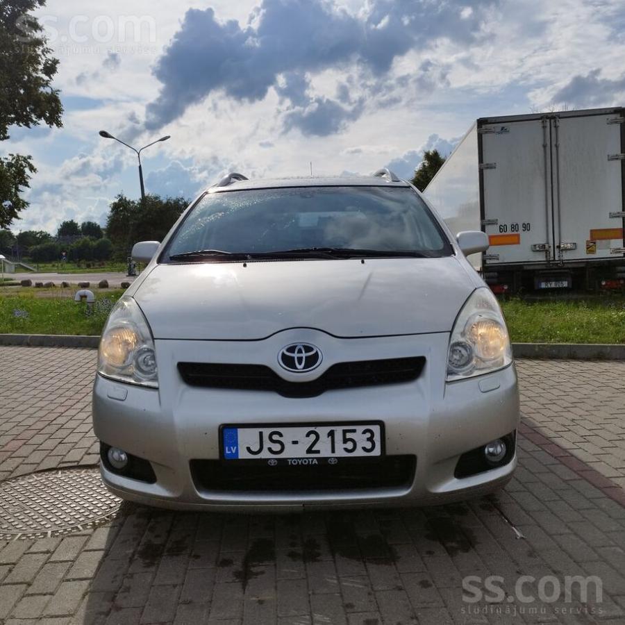 Pelēks Toyota Corolla Verso 2007 Rēzekne, ar dzinēja tilpumu 2.20 L un nobraukumu 249 tūkst. km par 1770 €, foto 1 vietnē AUTOMOTO.COM.LV