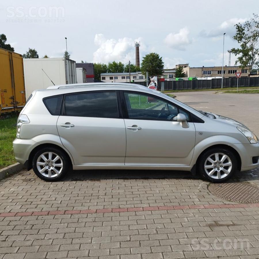 Pelēks Toyota Corolla Verso 2007 Rēzekne, ar dzinēja tilpumu 2.20 L un nobraukumu 249 tūkst. km par 1770 €, foto 3 vietnē AUTOMOTO.COM.LV