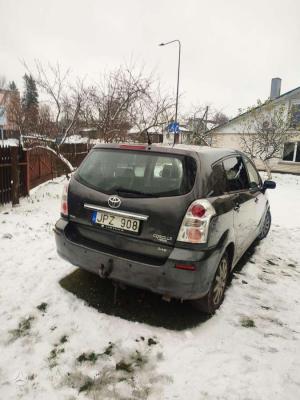 Pelēks Toyota Corolla Verso 2007 Viļņa, ar dzinēja tilpumu 2.23 L un nobraukumu 300 tūkst. km par 2000 €, foto 9 vietnē AUTOMOTO.COM.LV