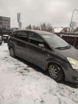 Pelēks Toyota Corolla Verso 2007 Viļņa, ar dzinēja tilpumu 2.23 L un nobraukumu 300 tūkst. km par 2000 €, foto 12 vietnē AUTOMOTO.COM.LV