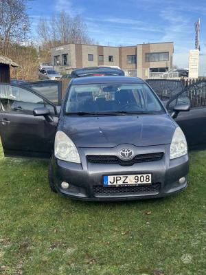 Pelēks Toyota Corolla Verso 2007 Viļņa, ar dzinēja tilpumu 2.23 L un nobraukumu 300 tūkst. km par 2000 €, foto 13 vietnē AUTOMOTO.COM.LV