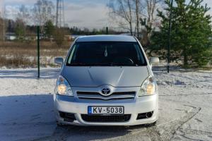 Pelēks Toyota Corolla Verso 2007 Rīga, ar dzinēja tilpumu 2.20 L un nobraukumu 274 tūkst. km par 4590 €, foto 2 vietnē AUTOMOTO.COM.LV