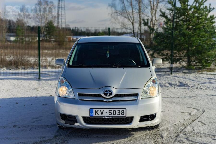 Pelēks Toyota Corolla Verso 2007 Rīga, ar dzinēja tilpumu 2.20 L un nobraukumu 274 tūkst. km par 4590 €, foto 2 vietnē AUTOMOTO.COM.LV