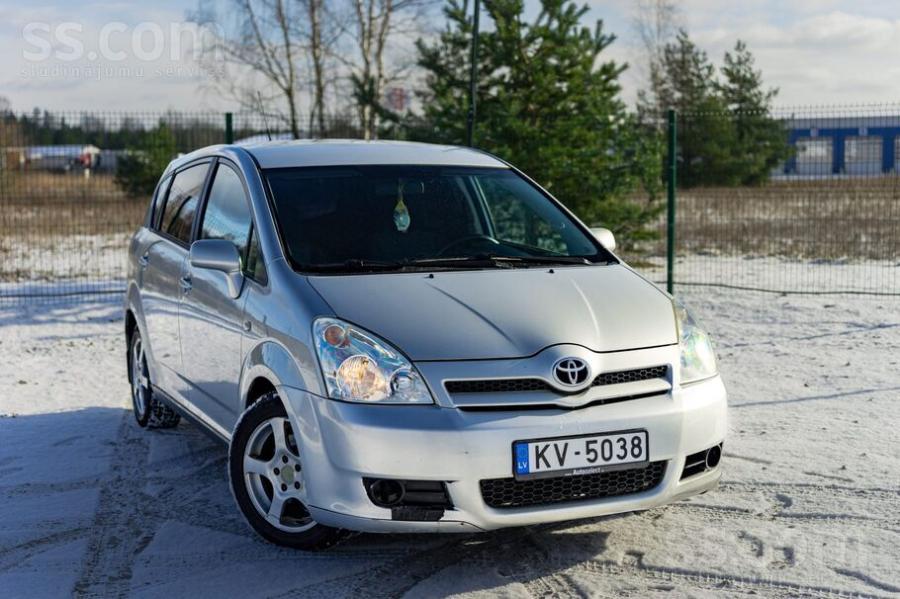 Pelēks Toyota Corolla Verso 2007 Rīga, ar dzinēja tilpumu 2.20 L un nobraukumu 274 tūkst. km par 4590 €, foto 3 vietnē AUTOMOTO.COM.LV