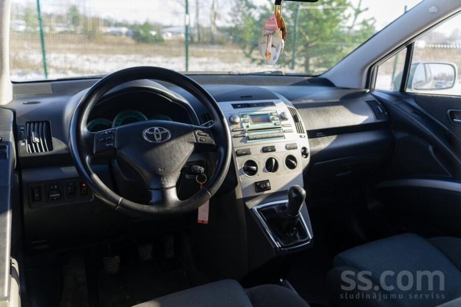Pelēks Toyota Corolla Verso 2007 Rīga, ar dzinēja tilpumu 2.20 L un nobraukumu 274 tūkst. km par 4590 €, foto 7 vietnē AUTOMOTO.COM.LV