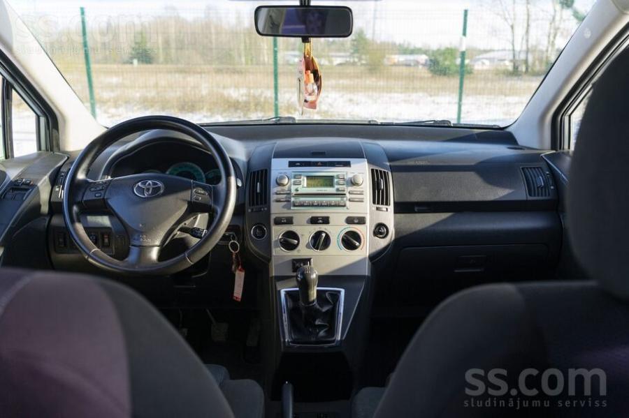 Pelēks Toyota Corolla Verso 2007 Rīga, ar dzinēja tilpumu 2.20 L un nobraukumu 274 tūkst. km par 4590 €, foto 11 vietnē AUTOMOTO.COM.LV