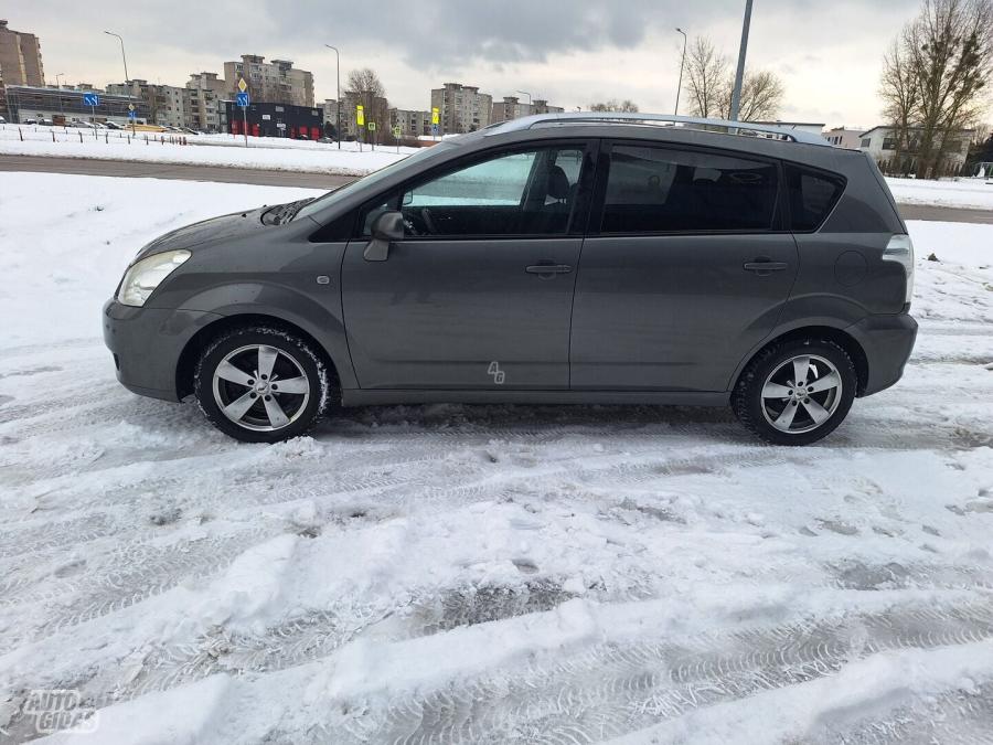 Grey Toyota Corolla Verso 2007 in Kaunas, with an engine capacity of 2.20 L and mileage of 282 thousand km for 2350 €, photo 3 on AUTOMOTO.COM.LV