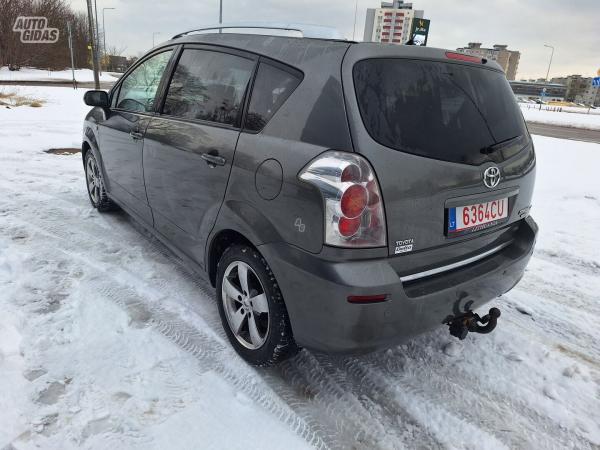 Pelēks Toyota Corolla Verso 2007 Kauņa, ar dzinēja tilpumu 2.20 L un nobraukumu 282 tūkst. km par 2350 €, foto 4 vietnē AUTOMOTO.COM.LV