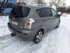 Grey Toyota Corolla Verso 2007 in Kaunas, with an engine capacity of 2.20 L and mileage of 282 thousand km for 2350 €, photo 5 on AUTOMOTO.COM.LV