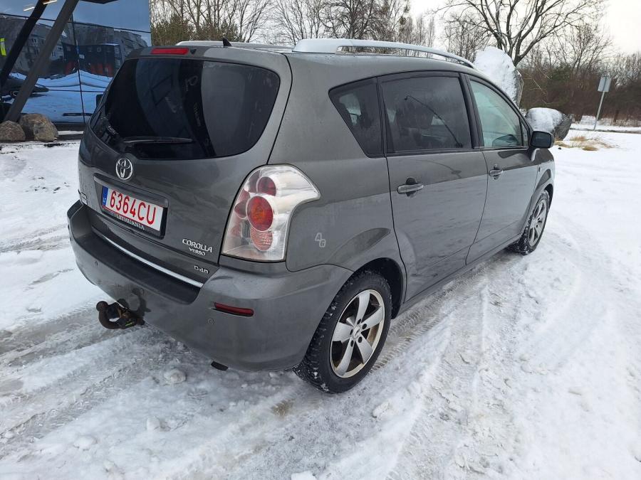 Grey Toyota Corolla Verso 2007 in Kaunas, with an engine capacity of 2.20 L and mileage of 282 thousand km for 2350 €, photo 5 on AUTOMOTO.COM.LV