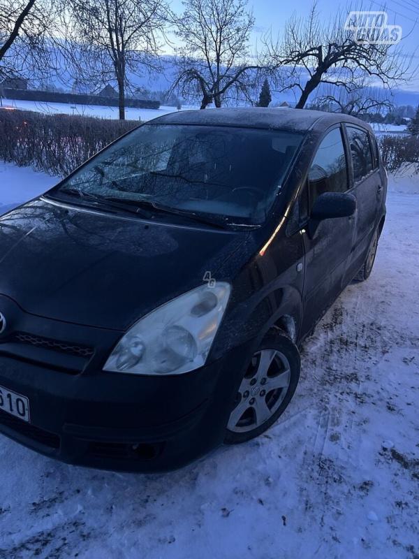 Pelēks Toyota Corolla Verso 2007 Prienai, ar dzinēja tilpumu 2.20 L un nobraukumu 343 tūkst. km par 1650 €, foto 1 vietnē AUTOMOTO.COM.LV