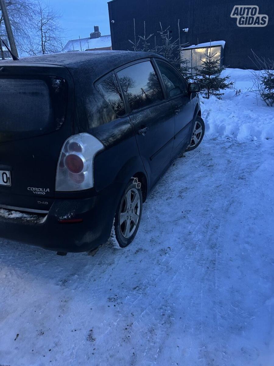 Pelēks Toyota Corolla Verso 2007 Prienai, ar dzinēja tilpumu 2.20 L un nobraukumu 343 tūkst. km par 1650 €, foto 3 vietnē AUTOMOTO.COM.LV