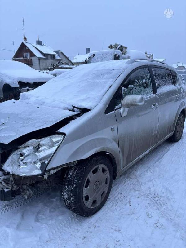 Серый Тойота Королла Версо 2007 в Каунас, объемом двигателя 2.00 л и пробегом 240 тыс. км за 620 €, фото 3 на AUTOMOTO.COM.LV