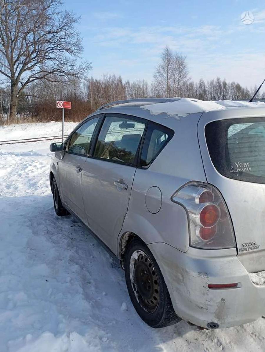 Pelēks Toyota Corolla Verso 2007 Šilutė, ar dzinēja tilpumu 1.60 L un nobraukumu 250 tūkst. km par 1300 €, foto 4 vietnē AUTOMOTO.COM.LV