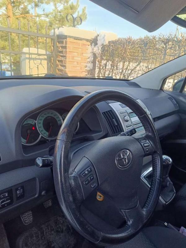Pelēks Toyota Corolla Verso 2007 Kaišiadorys, ar dzinēja tilpumu 2.00 L un nobraukumu 325 tūkst. km par 1850 €, foto 4 vietnē AUTOMOTO.COM.LV