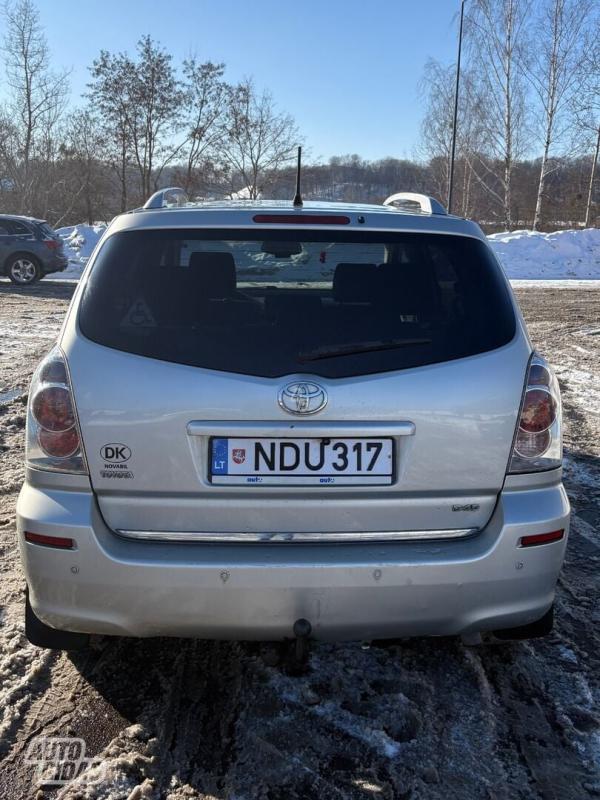 Pelēks Toyota Corolla Verso 2007 Kauņa, ar dzinēja tilpumu 2.20 L un nobraukumu 295 tūkst. km par 2300 €, foto 2 vietnē AUTOMOTO.COM.LV