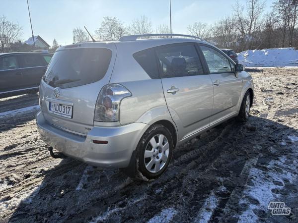 Pelēks Toyota Corolla Verso 2007 Kauņa, ar dzinēja tilpumu 2.20 L un nobraukumu 295 tūkst. km par 2300 €, foto 4 vietnē AUTOMOTO.COM.LV