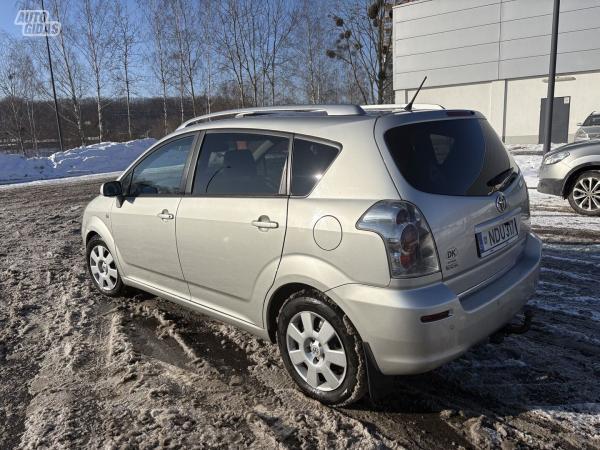 Pelēks Toyota Corolla Verso 2007 Kauņa, ar dzinēja tilpumu 2.20 L un nobraukumu 295 tūkst. km par 2300 €, foto 5 vietnē AUTOMOTO.COM.LV