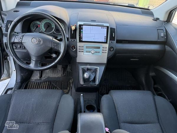 Pelēks Toyota Corolla Verso 2007 Kauņa, ar dzinēja tilpumu 2.20 L un nobraukumu 295 tūkst. km par 2300 €, foto 7 vietnē AUTOMOTO.COM.LV