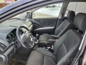 Pelēks Toyota Corolla Verso 2007 Jelgava, ar dzinēja tilpumu 2.20 L un nobraukumu 270 tūkst. km par 1800 €, foto 11 vietnē AUTOMOTO.COM.LV