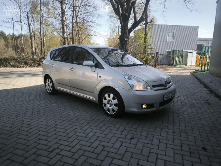Pelēks Toyota Corolla Verso 2007 Kauņa, ar dzinēja tilpumu 2.20 L un nobraukumu 267 tūkst. km par 1000 €, foto 3 vietnē AUTOMOTO.COM.LV