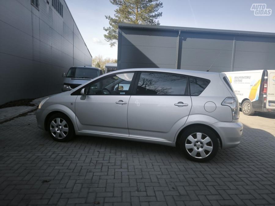 Pelēks Toyota Corolla Verso 2007 Kauņa, ar dzinēja tilpumu 2.20 L un nobraukumu 267 tūkst. km par 1000 €, foto 8 vietnē AUTOMOTO.COM.LV