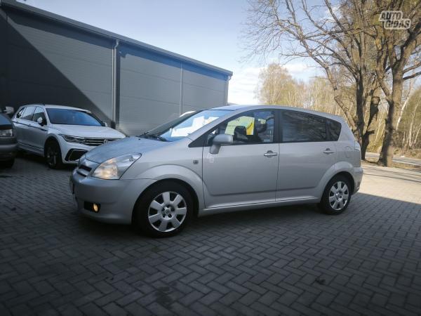 Pelēks Toyota Corolla Verso 2007 Kauņa, ar dzinēja tilpumu 2.20 L un nobraukumu 267 tūkst. km par 1000 €, foto 8 vietnē AUTOMOTO.COM.LV
