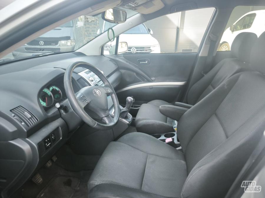 Pelēks Toyota Corolla Verso 2007 Kauņa, ar dzinēja tilpumu 2.20 L un nobraukumu 267 tūkst. km par 1000 €, foto 12 vietnē AUTOMOTO.COM.LV