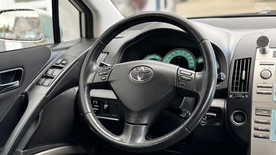 Grey Toyota Corolla Verso 2007 in Radviliskis, with an engine capacity of 2.20 L and mileage of 250 thousand km for 2450 €, photo 13 on AUTOMOTO.COM.LV