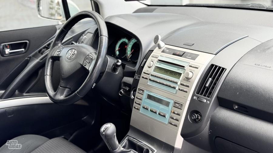 Grey Toyota Corolla Verso 2007 in Radviliskis, with an engine capacity of 2.20 L and mileage of 250 thousand km for 2450 €, photo 14 on AUTOMOTO.COM.LV