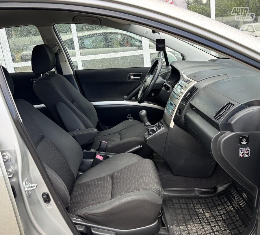 Grey Toyota Corolla Verso 2007 in Radviliskis, with an engine capacity of 2.20 L and mileage of 250 thousand km for 2450 €, photo 17 on AUTOMOTO.COM.LV