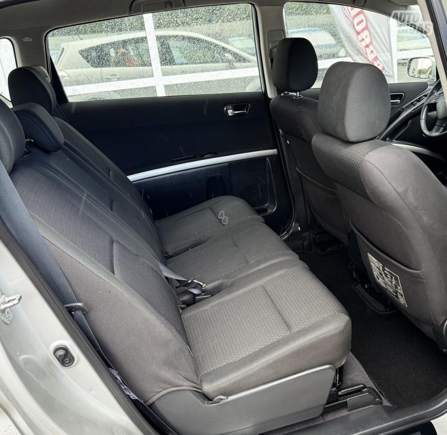 Grey Toyota Corolla Verso 2007 in Radviliskis, with an engine capacity of 2.20 L and mileage of 250 thousand km for 2450 €, photo 24 on AUTOMOTO.COM.LV