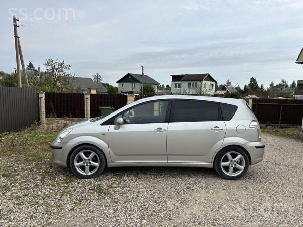 Grey Toyota Corolla Verso 2007 in Rezekne, with an engine capacity of 2.20 L and mileage of 377 thousand km for 1950 €, photo 2 on AUTOMOTO.COM.LV