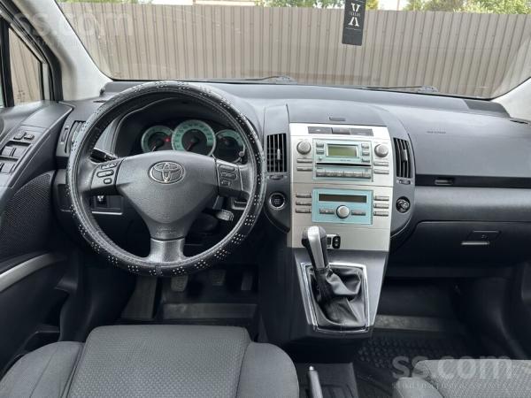 Grey Toyota Corolla Verso 2007 in Rezekne, with an engine capacity of 2.20 L and mileage of 377 thousand km for 1950 €, photo 7 on AUTOMOTO.COM.LV