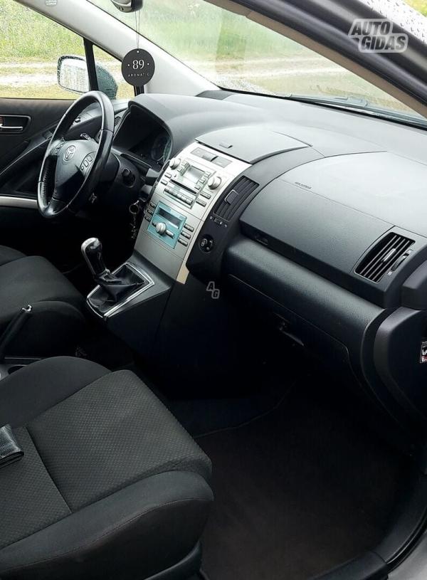 Pelēks Toyota Corolla Verso 2007 Palanga, ar dzinēja tilpumu 2.20 L un nobraukumu 282 tūkst. km par 2250 €, foto 6 vietnē AUTOMOTO.COM.LV