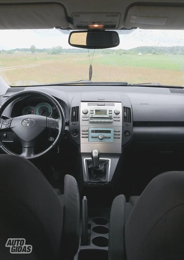 Pelēks Toyota Corolla Verso 2007 Palanga, ar dzinēja tilpumu 2.20 L un nobraukumu 282 tūkst. km par 2250 €, foto 7 vietnē AUTOMOTO.COM.LV