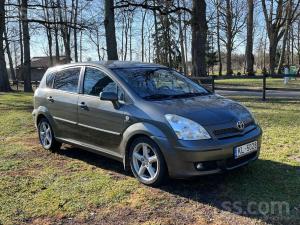 Grey Toyota Corolla Verso 2007 in Gulbene, with an engine capacity of 2.20 L and mileage of 439 thousand km for 1750 €, photo 1 on AUTOMOTO.COM.LV