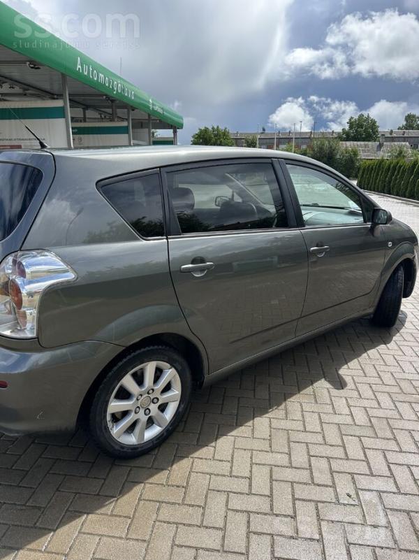 Pelēks Toyota Corolla Verso 2007 Rēzekne, ar dzinēja tilpumu 2.20 L un nobraukumu 320 tūkst. km par 1895 €, foto 2 vietnē AUTOMOTO.COM.LV
