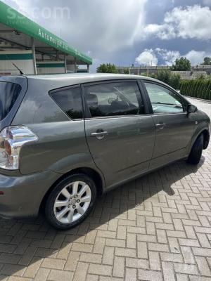 Pelēks Toyota Corolla Verso 2007 Rēzekne, ar dzinēja tilpumu 2.20 L un nobraukumu 320 tūkst. km par 1895 €, foto 3 vietnē AUTOMOTO.COM.LV