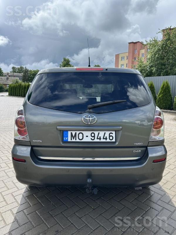 Pelēks Toyota Corolla Verso 2007 Rēzekne, ar dzinēja tilpumu 2.20 L un nobraukumu 320 tūkst. km par 1895 €, foto 3 vietnē AUTOMOTO.COM.LV