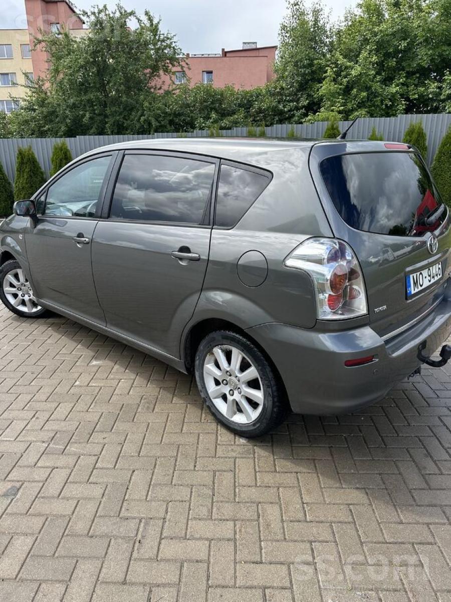 Pelēks Toyota Corolla Verso 2007 Rēzekne, ar dzinēja tilpumu 2.20 L un nobraukumu 320 tūkst. km par 1895 €, foto 5 vietnē AUTOMOTO.COM.LV