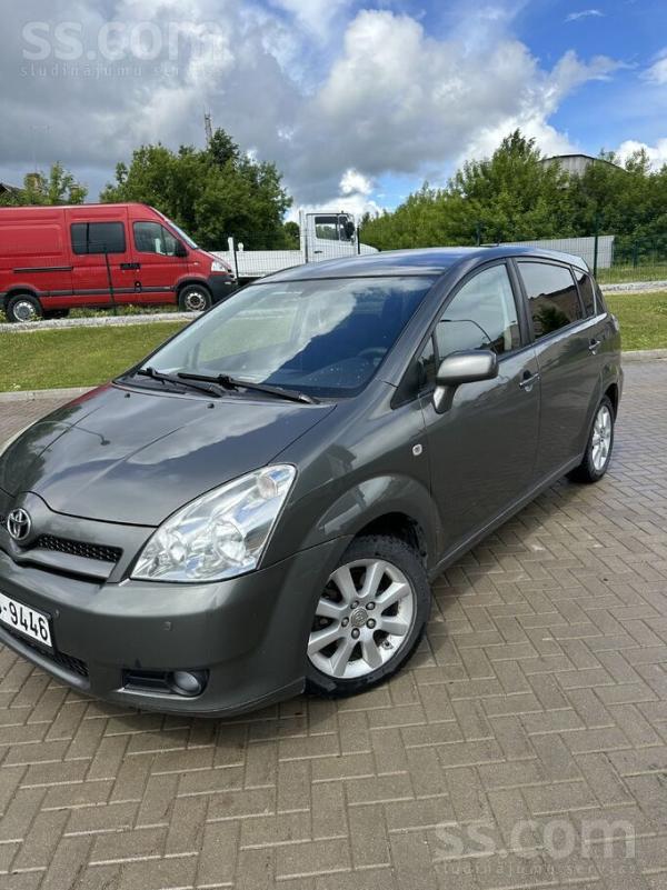 Pelēks Toyota Corolla Verso 2007 Rēzekne, ar dzinēja tilpumu 2.20 L un nobraukumu 320 tūkst. km par 1895 €, foto 5 vietnē AUTOMOTO.COM.LV