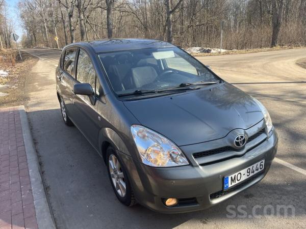 Pelēks Toyota Corolla Verso 2007 Ludza, ar dzinēja tilpumu 2.20 L un nobraukumu 318 tūkst. km par 1690 €, foto 5 vietnē AUTOMOTO.COM.LV